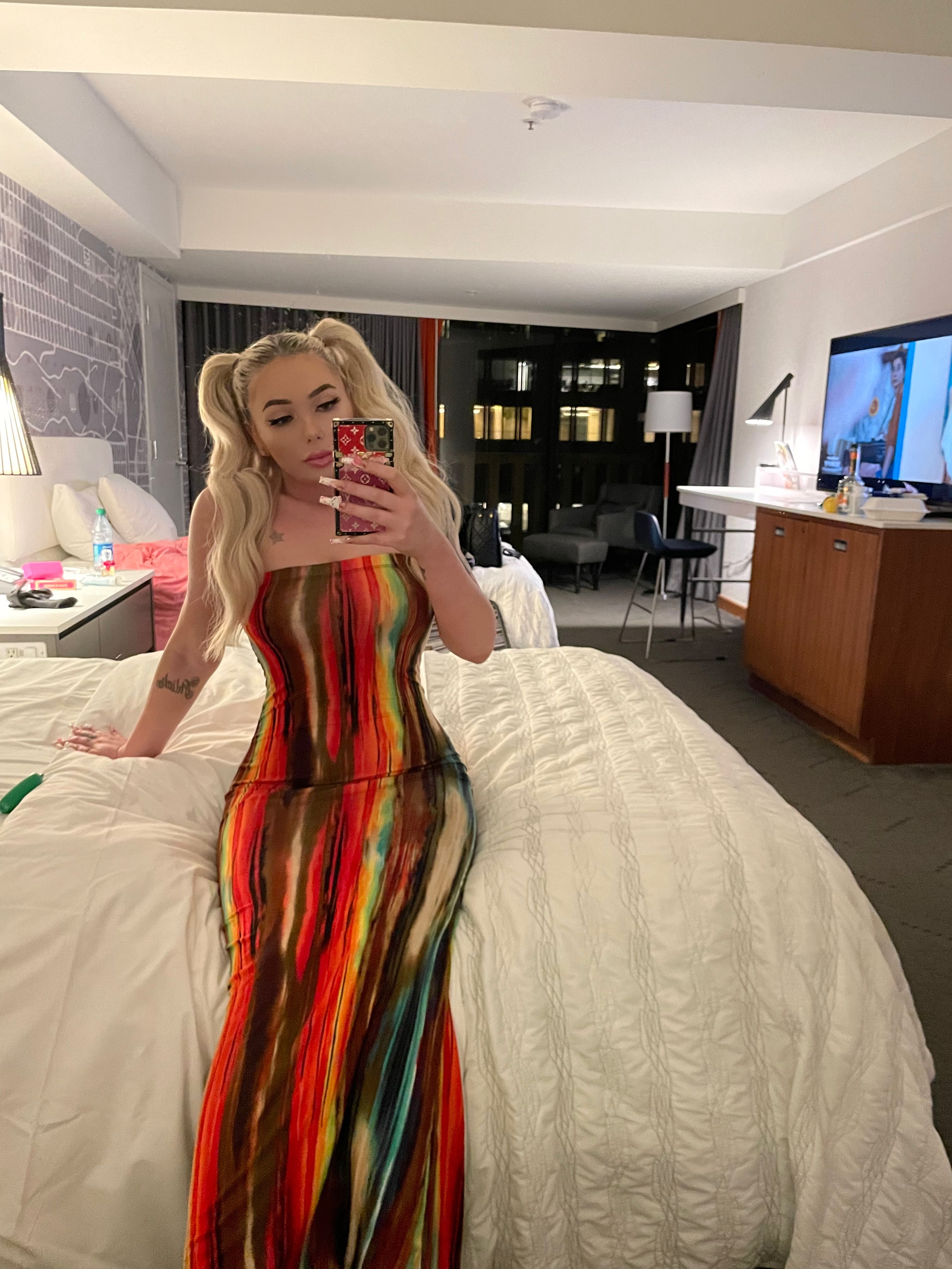 jessixo - Professional Cuddler & Snuggle Buddy With Cuddle Companions